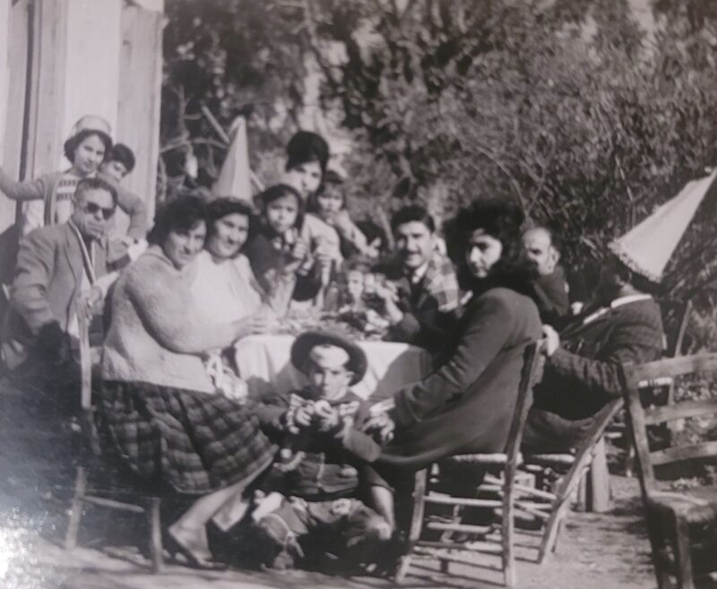 Ξέθαψαν φωτογραφία από τις απόκριες του 1963, σε κατεχόμενο χωριό της ...
