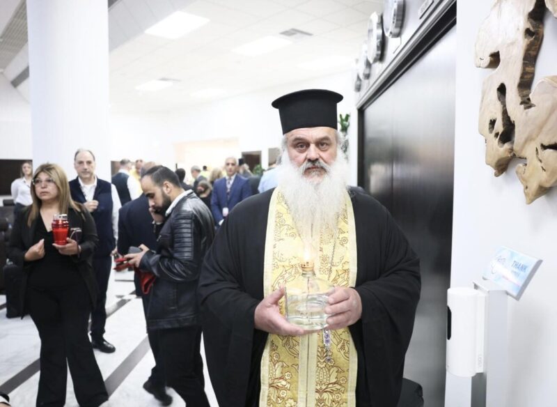 Αφίχθηκε το Άγιο Φως στις κοινότητες - Φωτογραφίες και Βίντεο ...