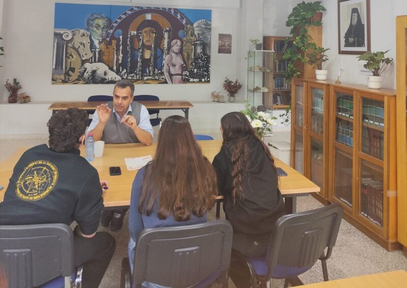 Ο Πρόεδρος του ΕΟΑ Λευκωσίας μίλησε με μαθητές για τη διαχείριση του ...