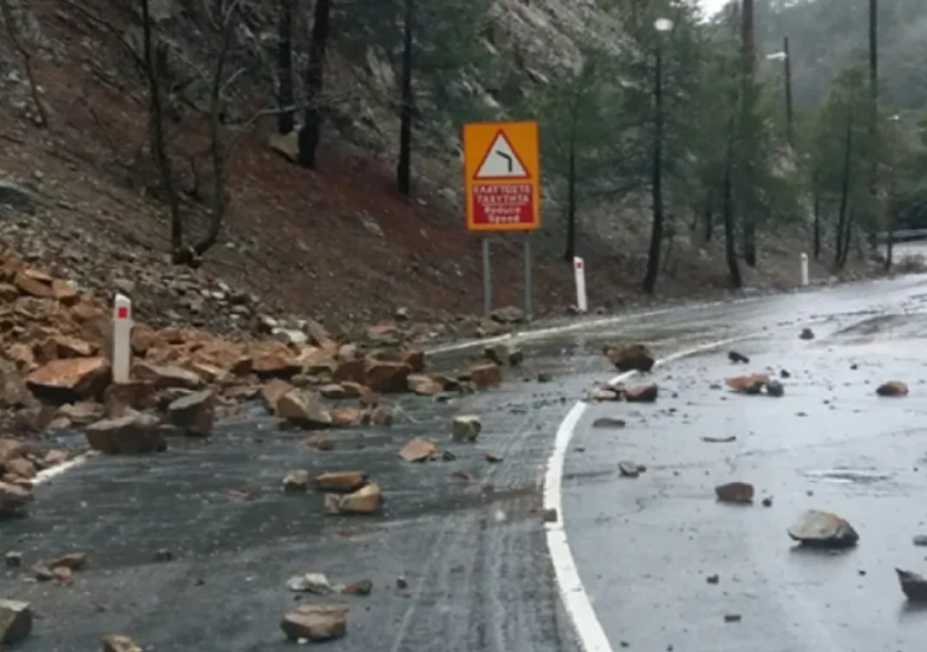 ΠΡΟΣΟΧΗ: Κατολισθήσεις και συσσώρευση νερού σε δρόμους της ορεινής ...